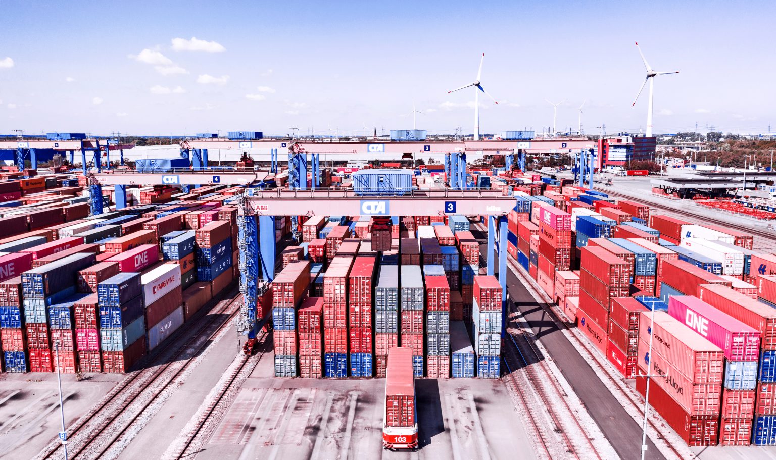 HHLA: Positive Bilanz für 2021. Sorge um Containerterminal Odessa ...